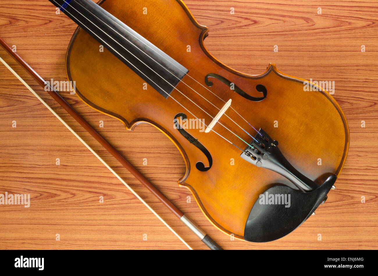 violin on wood background Stock Photo - Alamy