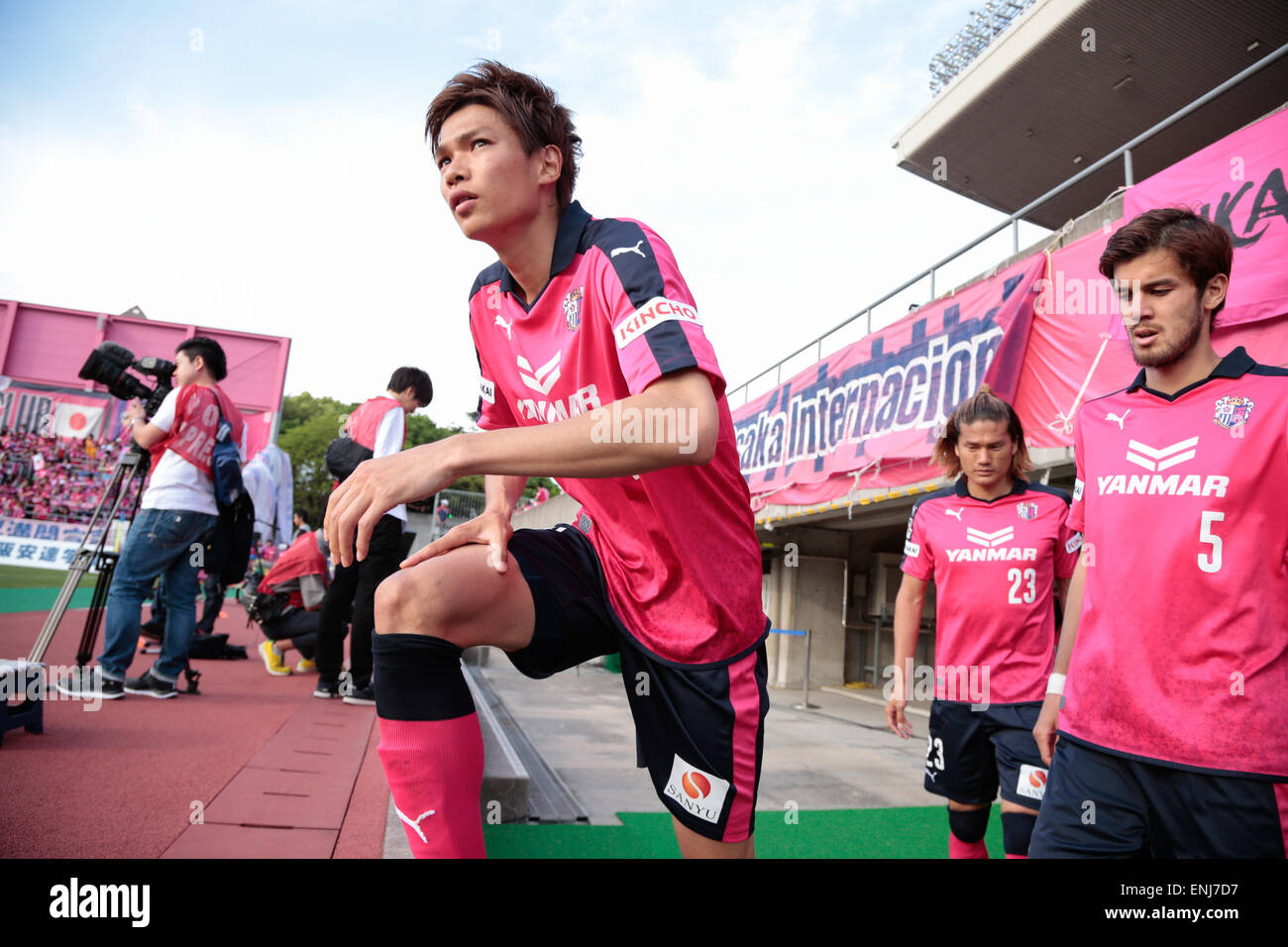 KINCHO Stadium, Osaka, Japan. 6th May, 2015. Takahiro Ogihara (Cerezo ...