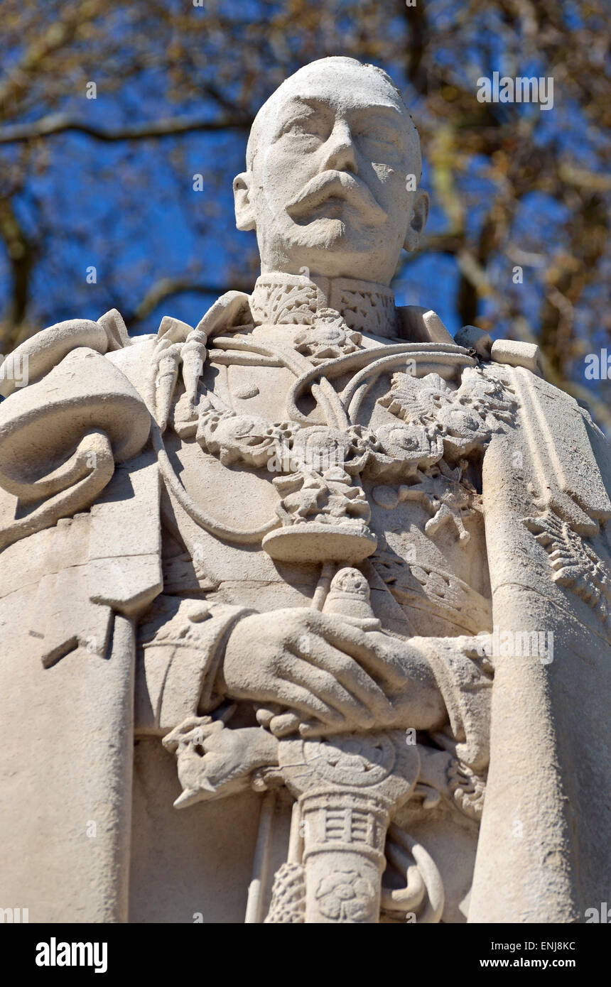 London, England, UK. Statue of King George V (1947: by W. Reid Dick) in ...
