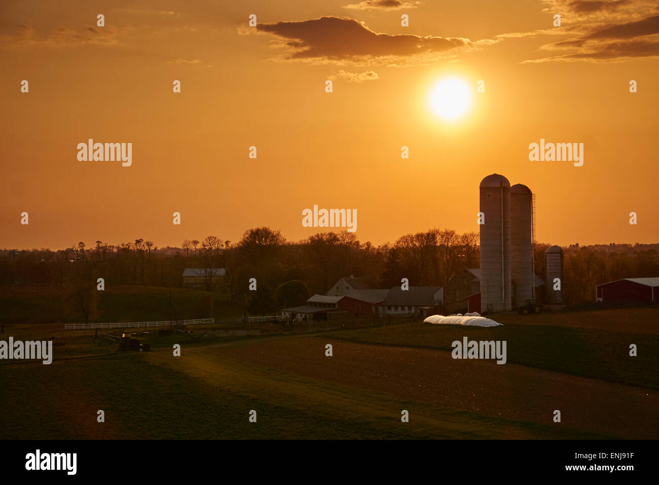 Farming sunset hi-res stock photography and images - Alamy
