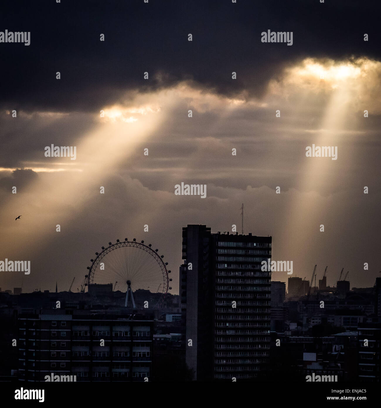 London, UK. 6th May, 2015. Sunset sun ray over London Eye Ferris Wheel ...