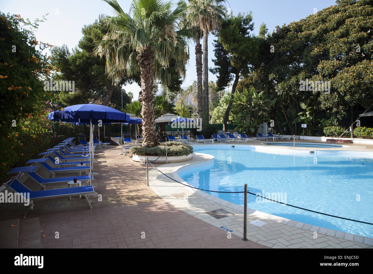 Outdoor swimming pool at a hotel hi-res stock photography and images ...