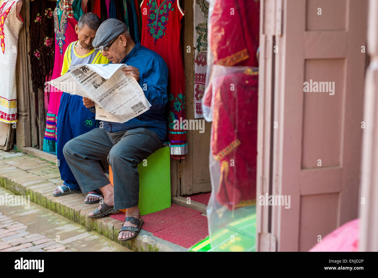 Reading men hi-res stock photography and images - Alamy