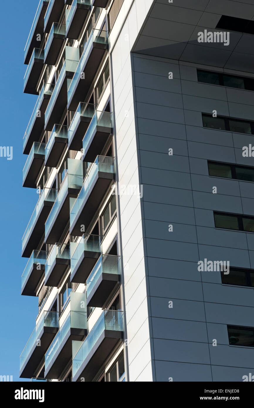 Residential tower block hi-res stock photography and images - Alamy