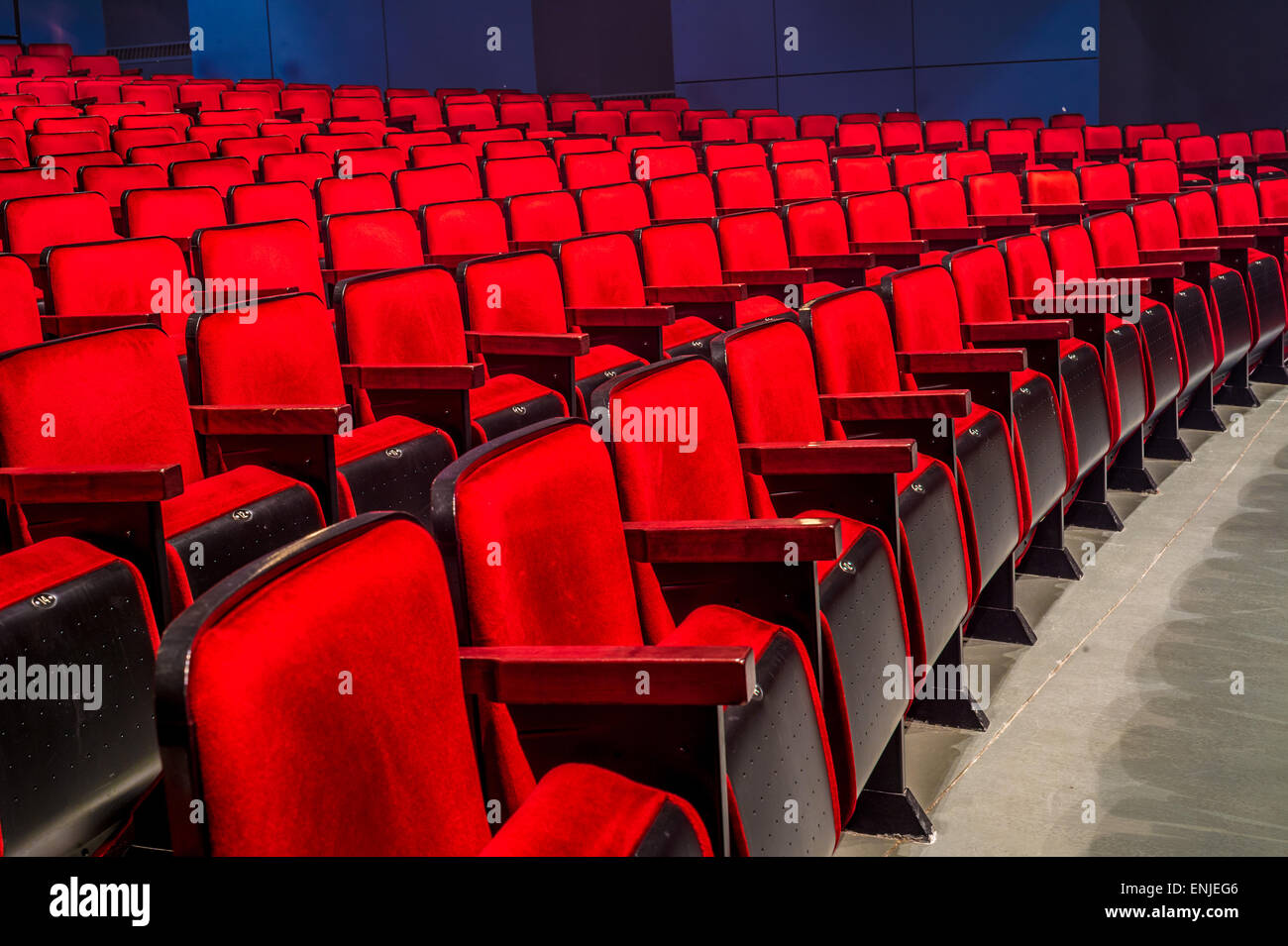 Empty stage theater hi-res stock photography and images - Alamy