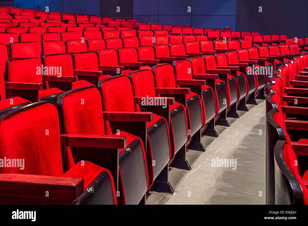 Empty theatre seats hi-res stock photography and images - Alamy