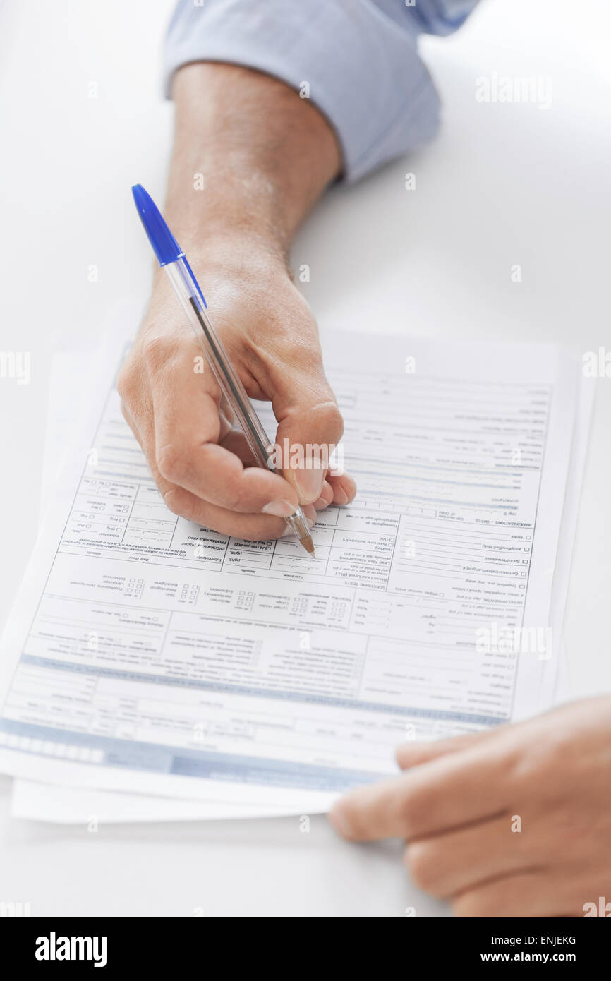 man signing a contract Stock Photo - Alamy