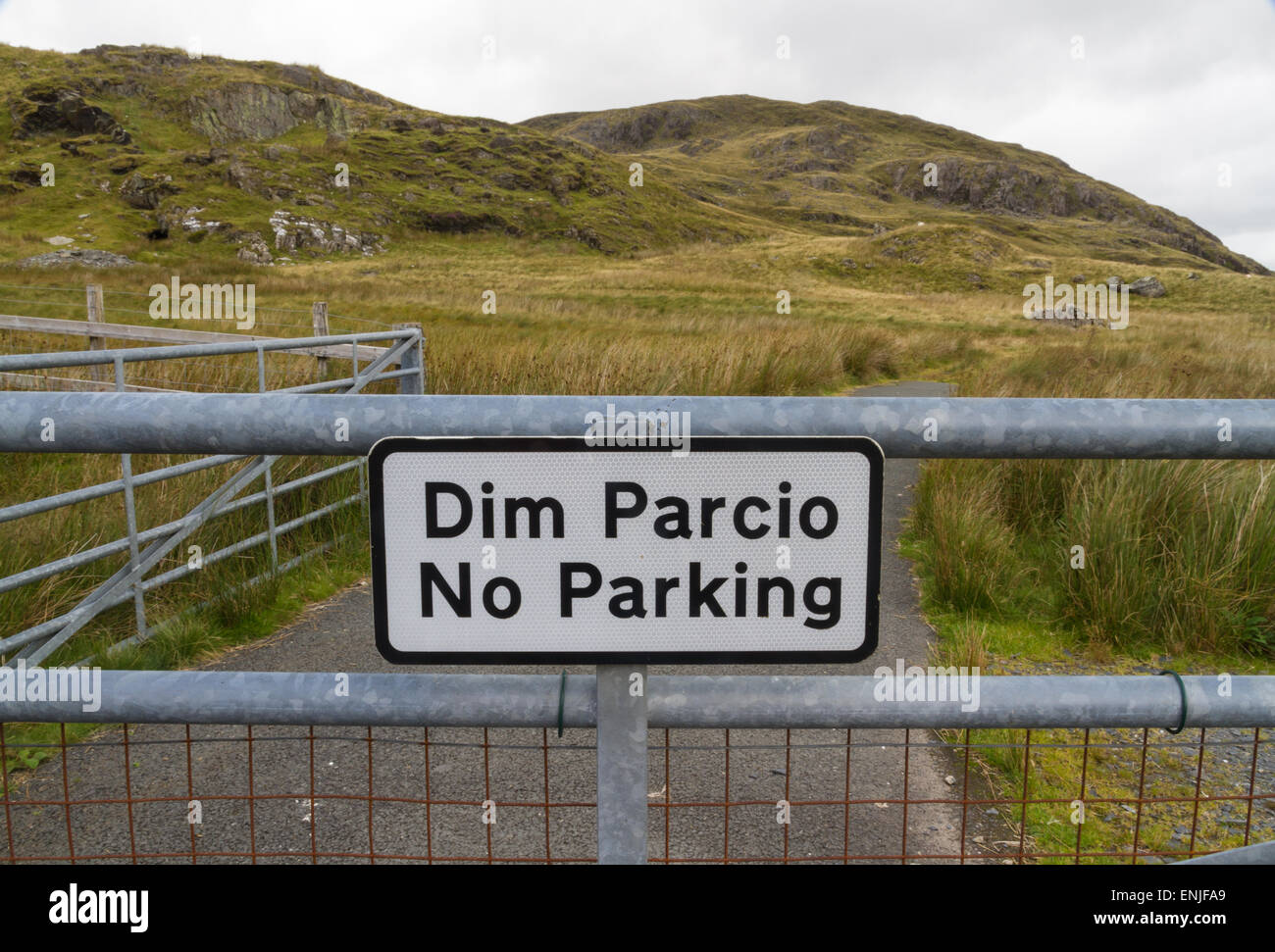 Farm gate with sign Dim Parcio, No Parking bilingual in Welsh and ...