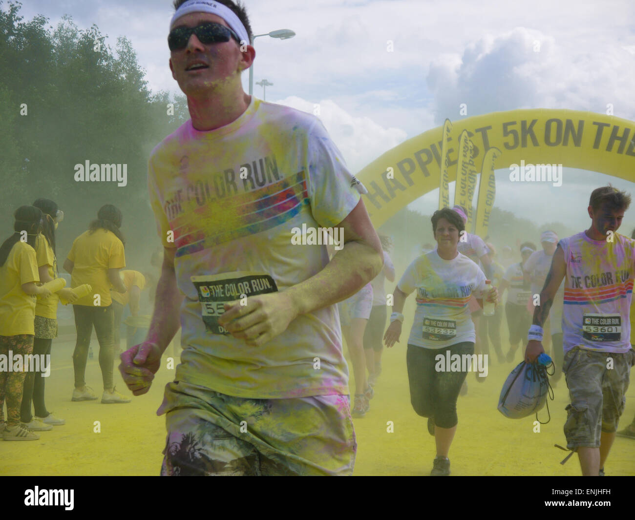 Taking part in colour fun run hi-res stock photography and images - Alamy