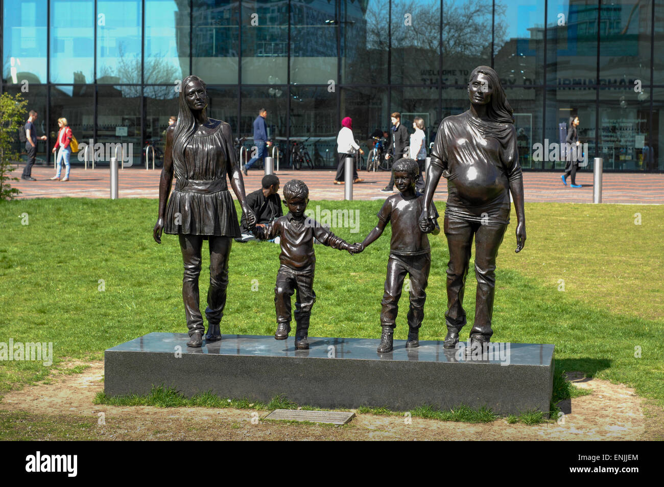 'Real Birmingham family' statue Stock Photo - Alamy