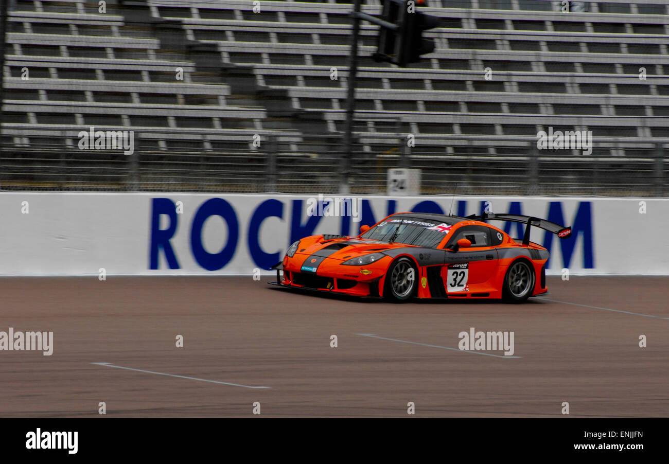 British gt racing car rockingham hi-res stock photography and images ...