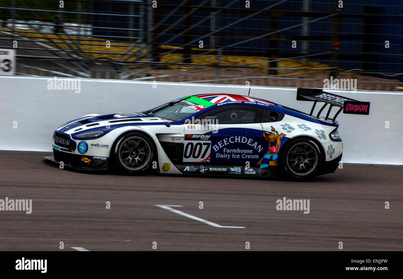 British gt racing car rockingham hi-res stock photography and images ...
