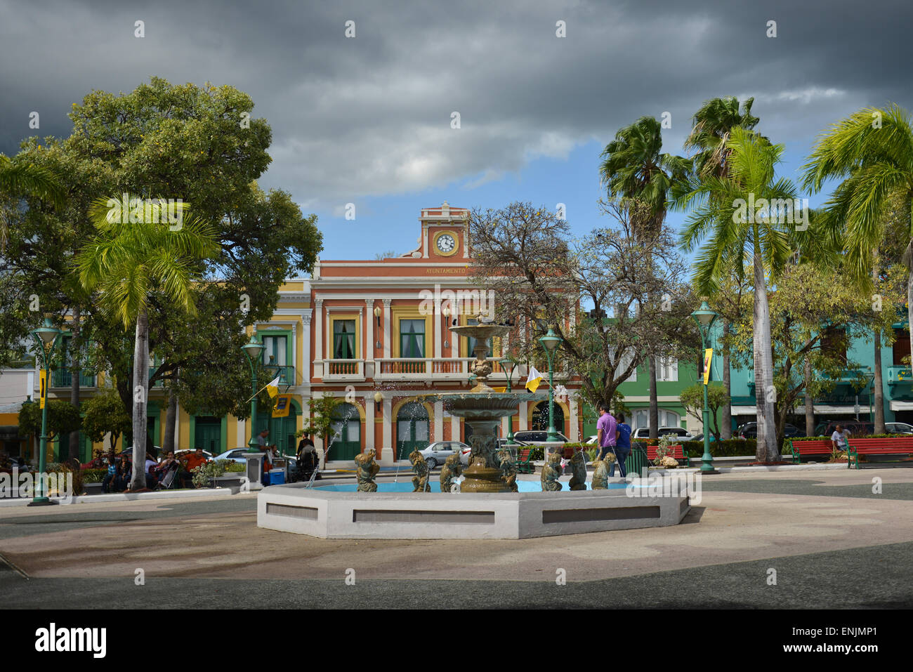 Plaza Román Baldorioty de Castro, water fountain and the City Hall of ...