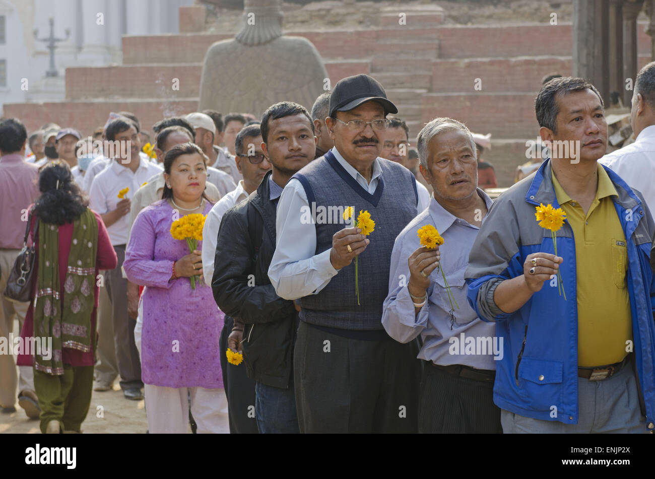The queue for everest hi-res stock photography and images - Alamy