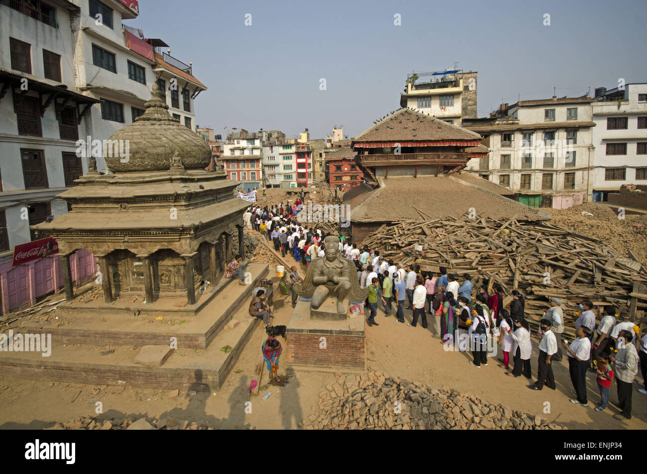 Everest climbers queue hi-res stock photography and images - Alamy