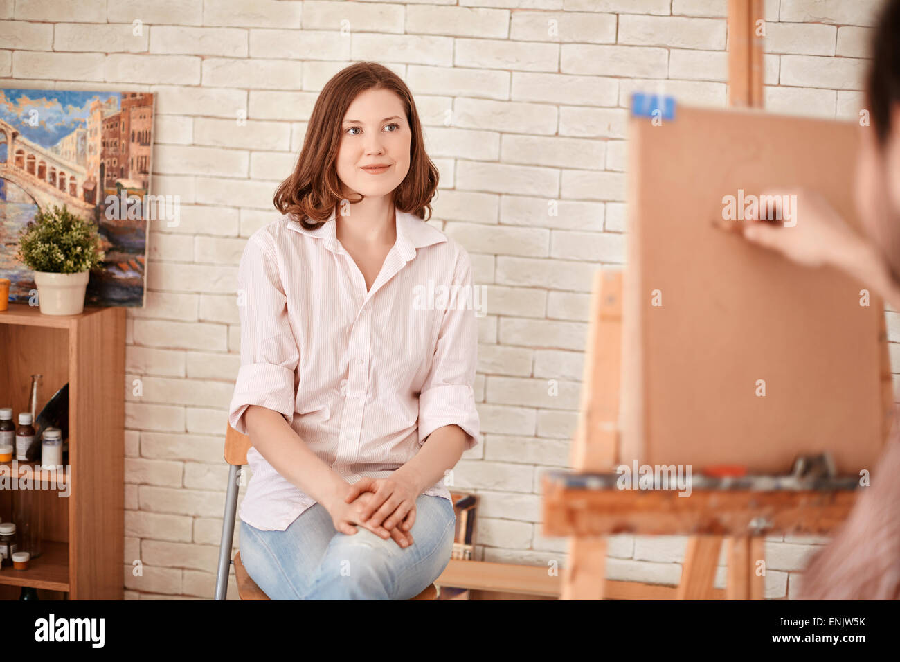 Artist in studio hi-res stock photography and images - Alamy