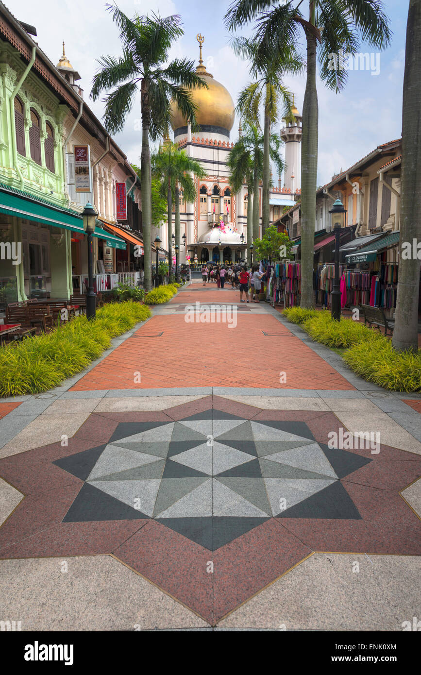 Road leading to the Sultan Mosque in the Arab Quarter, Singapore ...