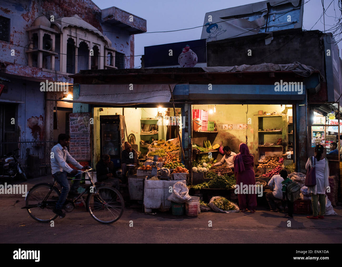 Night street india light hi-res stock photography and images - Alamy
