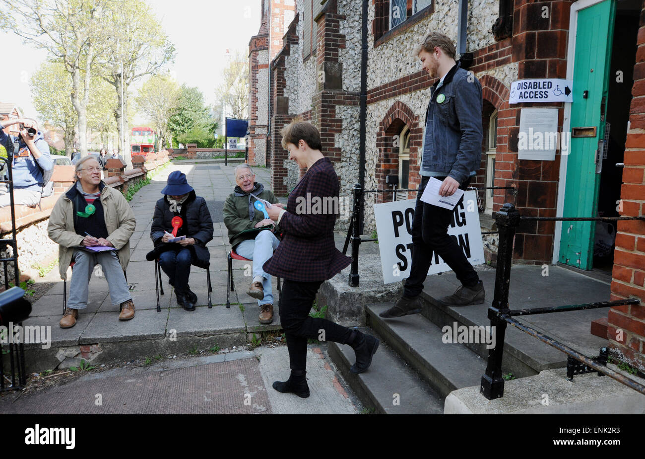 Caroline lucas voting hi-res stock photography and images - Alamy