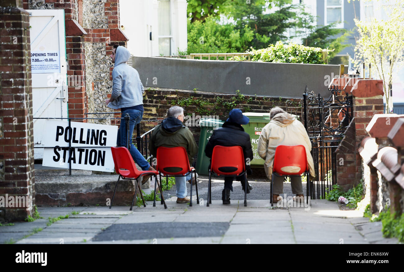 Voting stations hi-res stock photography and images - Alamy