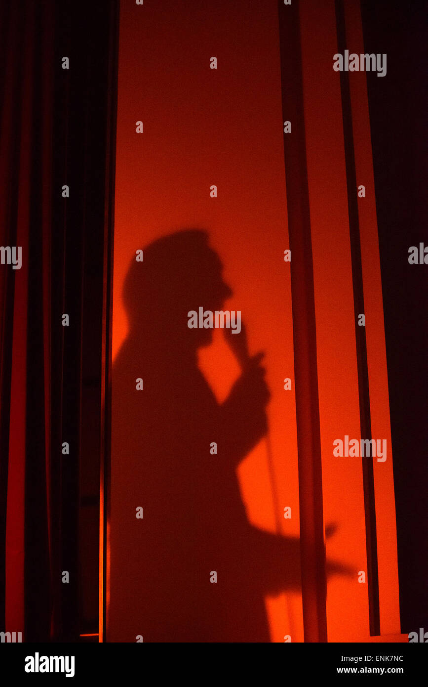 Person singing in a bar or a mic hi-res stock photography and images ...