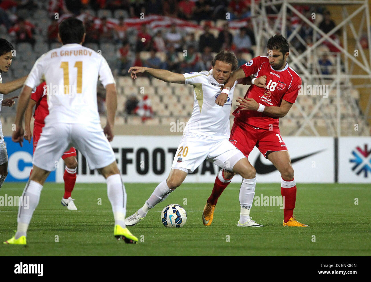 Tehran, Iran. 6th May, 2015. Mehrdad Kafshgari (R) of Iran's Persepolis ...