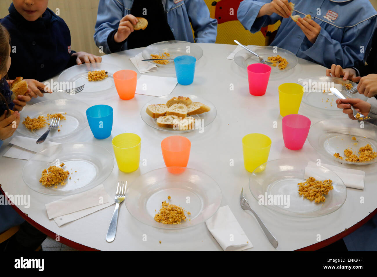 School lunch room table hi-res stock photography and images - Alamy