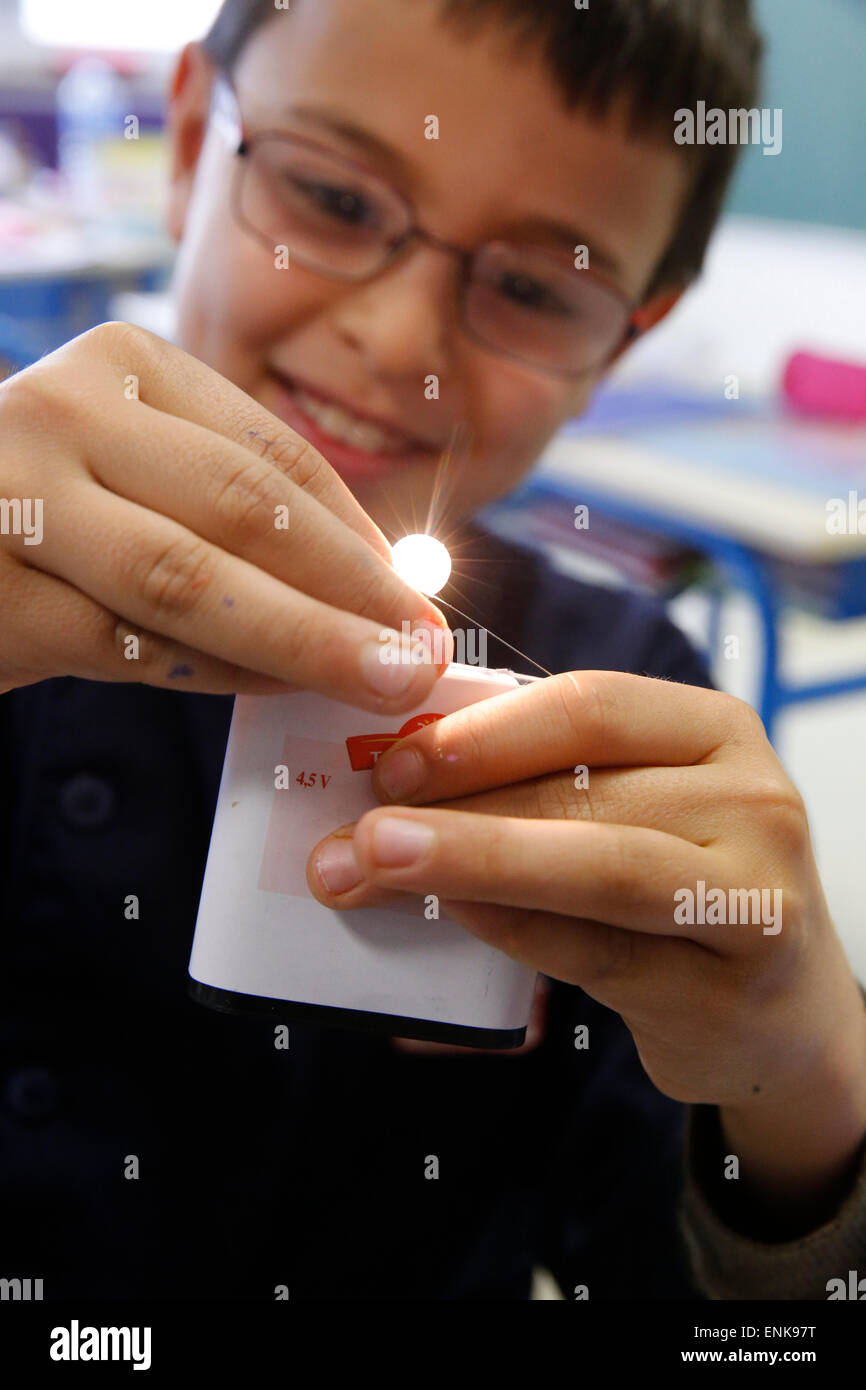 School science practicals hi-res stock photography and images - Alamy