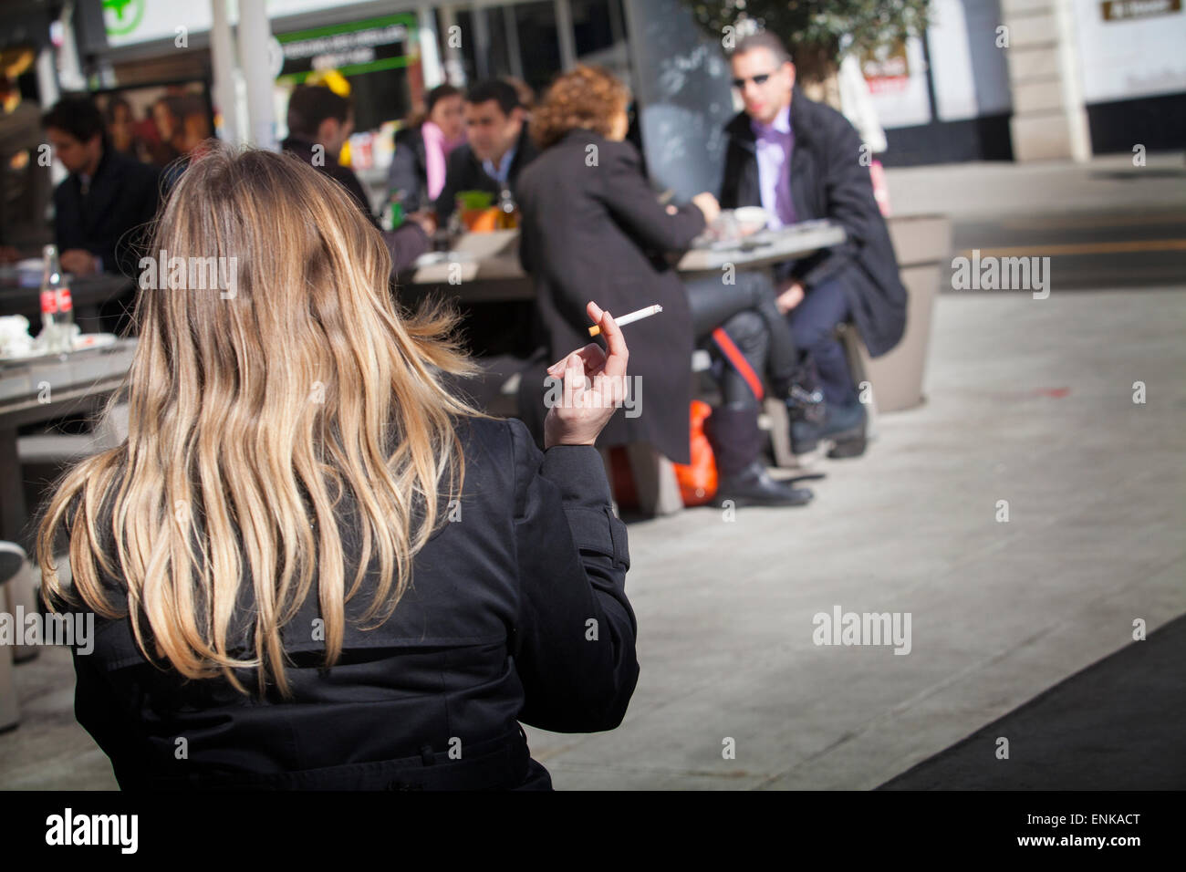 People smoking cigarettes outdoors hi-res stock photography and images ...