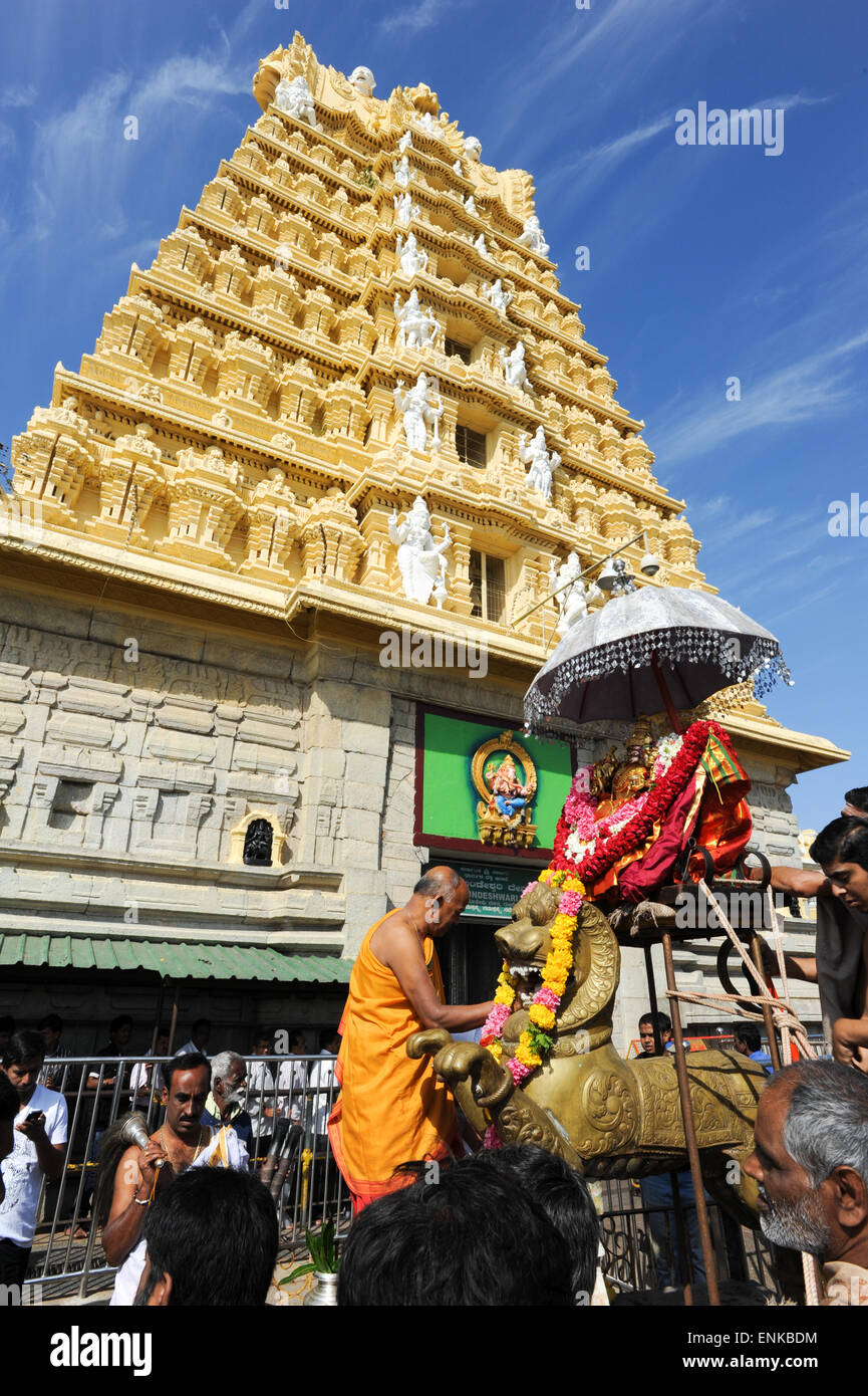 Karnataka temple procession hi-res stock photography and images - Alamy