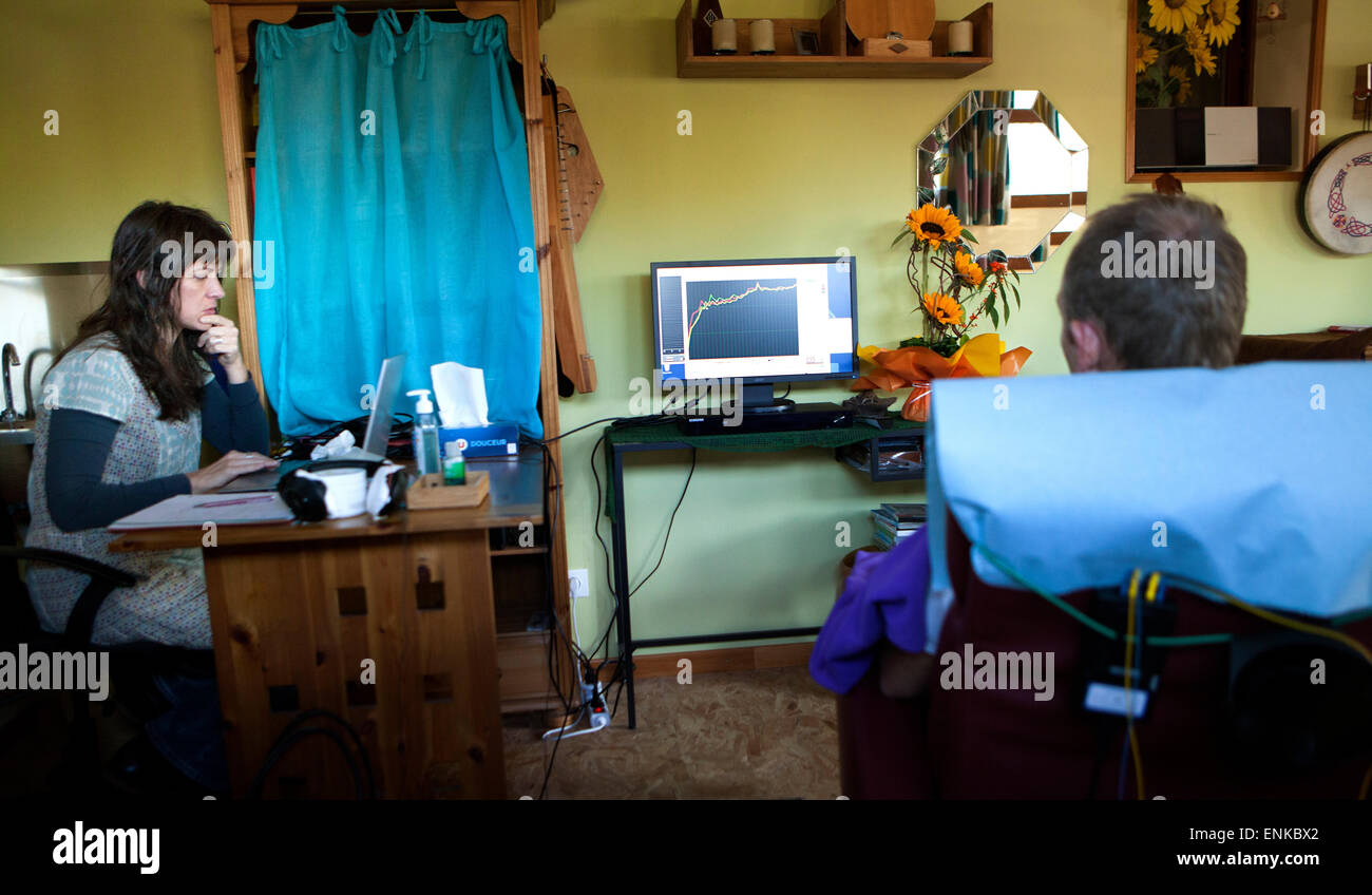 Neurofeedback patient hi-res stock photography and images - Alamy