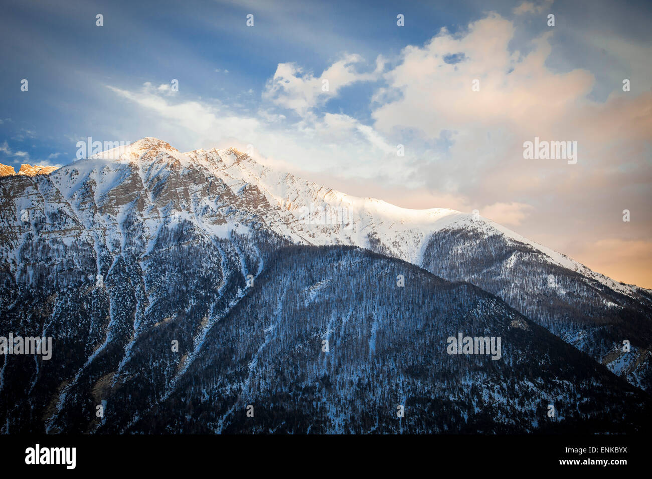 Mountain top scenes hi-res stock photography and images - Alamy