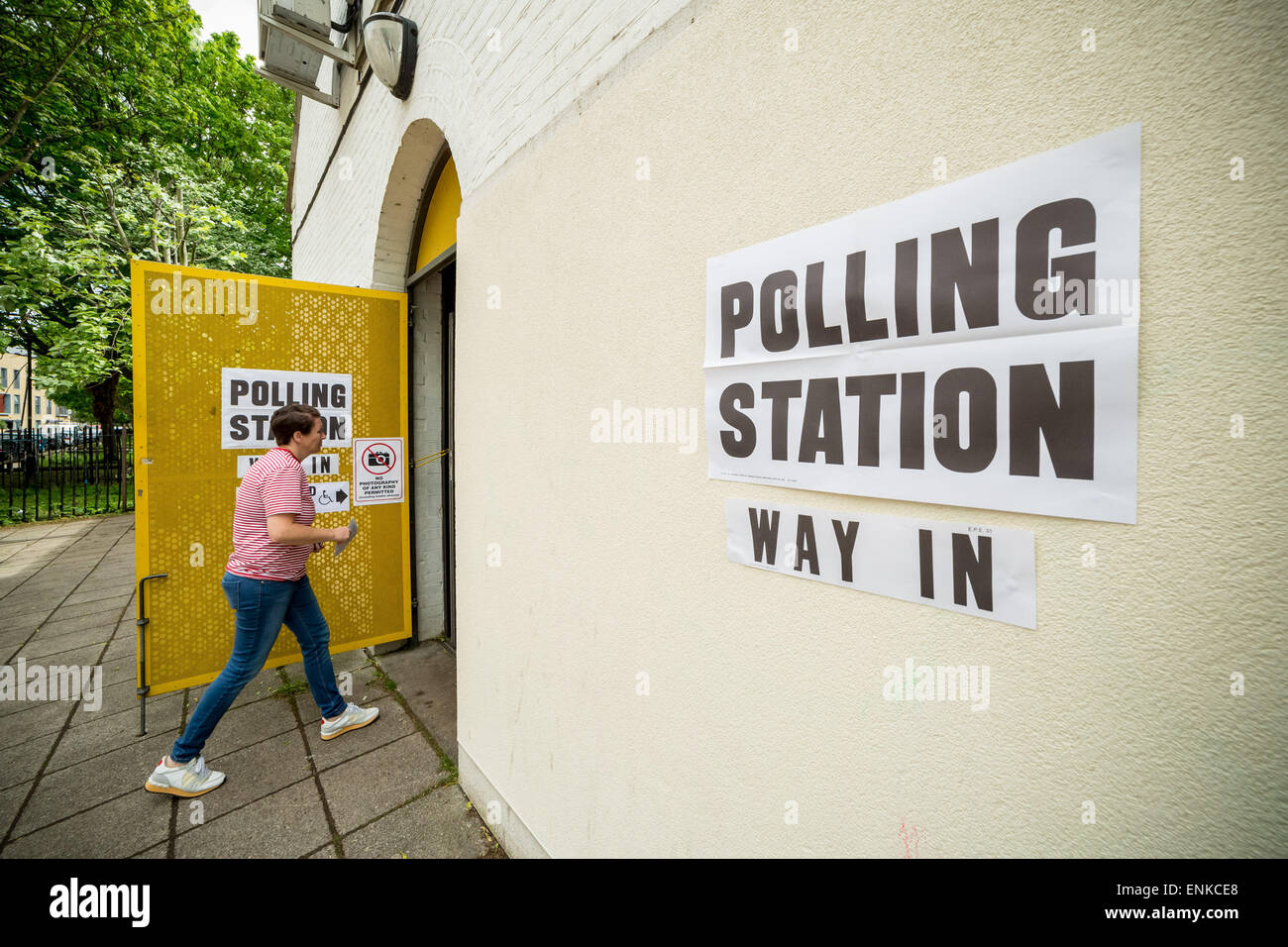 Polling station election hi-res stock photography and images - Alamy