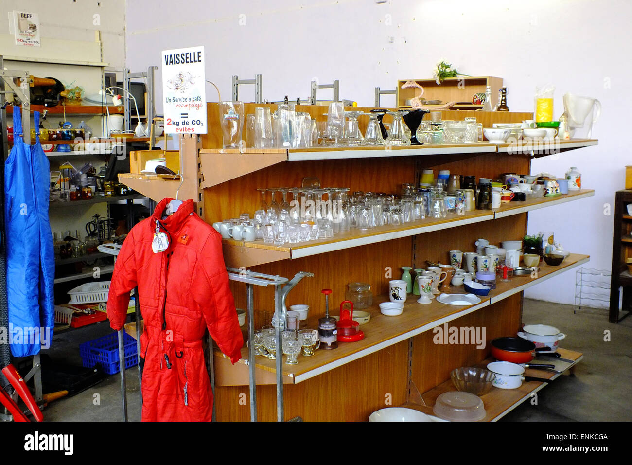 Secondhand sales hi-res stock photography and images - Alamy