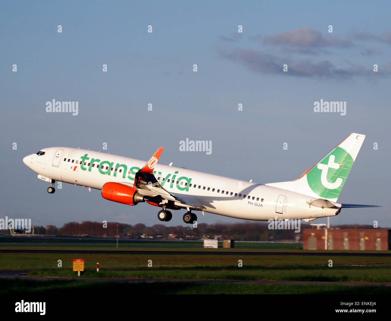 Transavia's Boeing 737-800 (PH-GUA) takes off from Polderbaan at ...