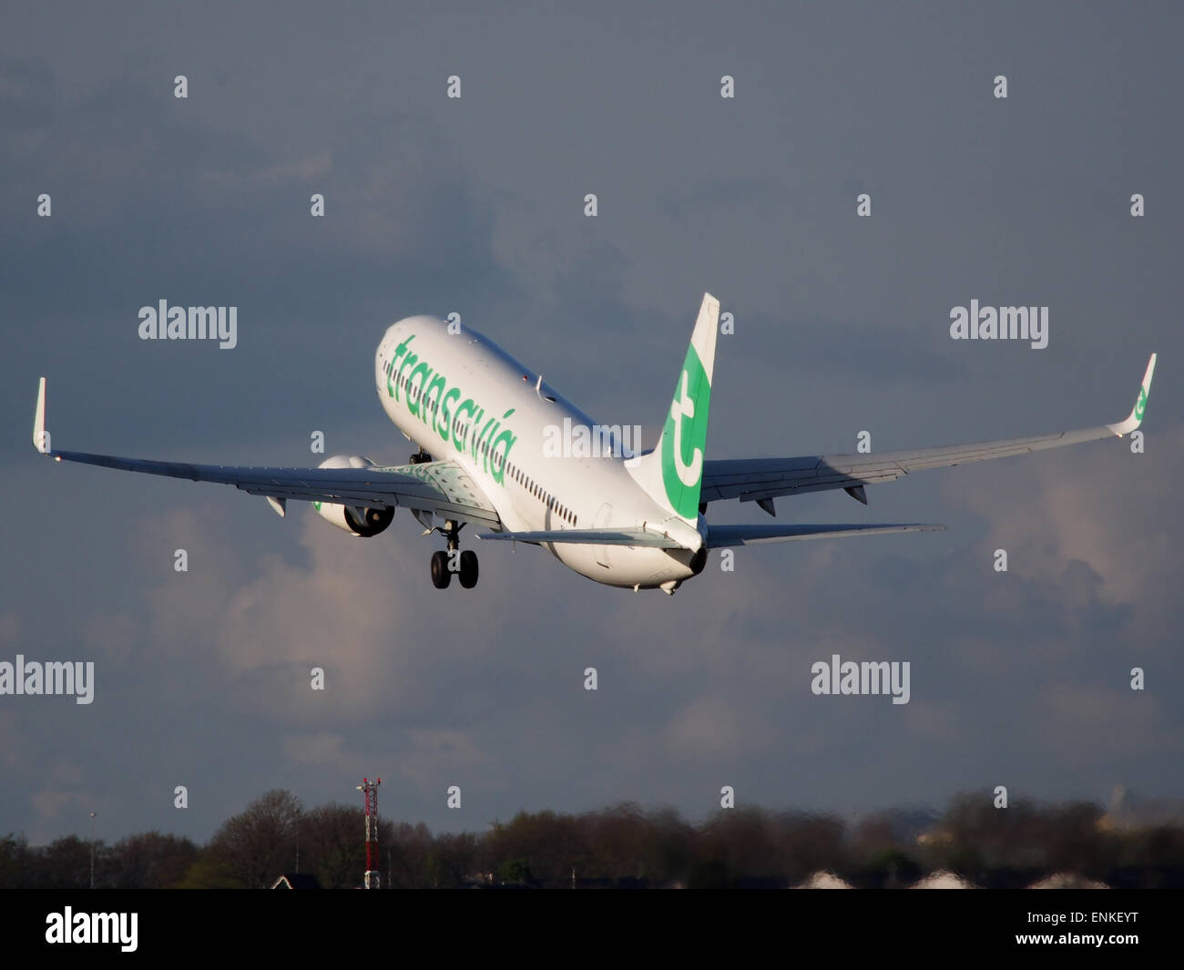 PH-HZE, a Transavia Boeing 737-8K2(WL), taking off from Polderbaan at ...