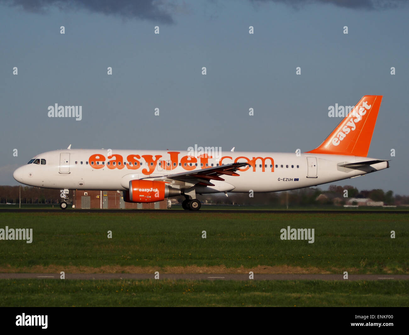 Airbus 320 from easyjet with hi-res stock photography and images - Alamy
