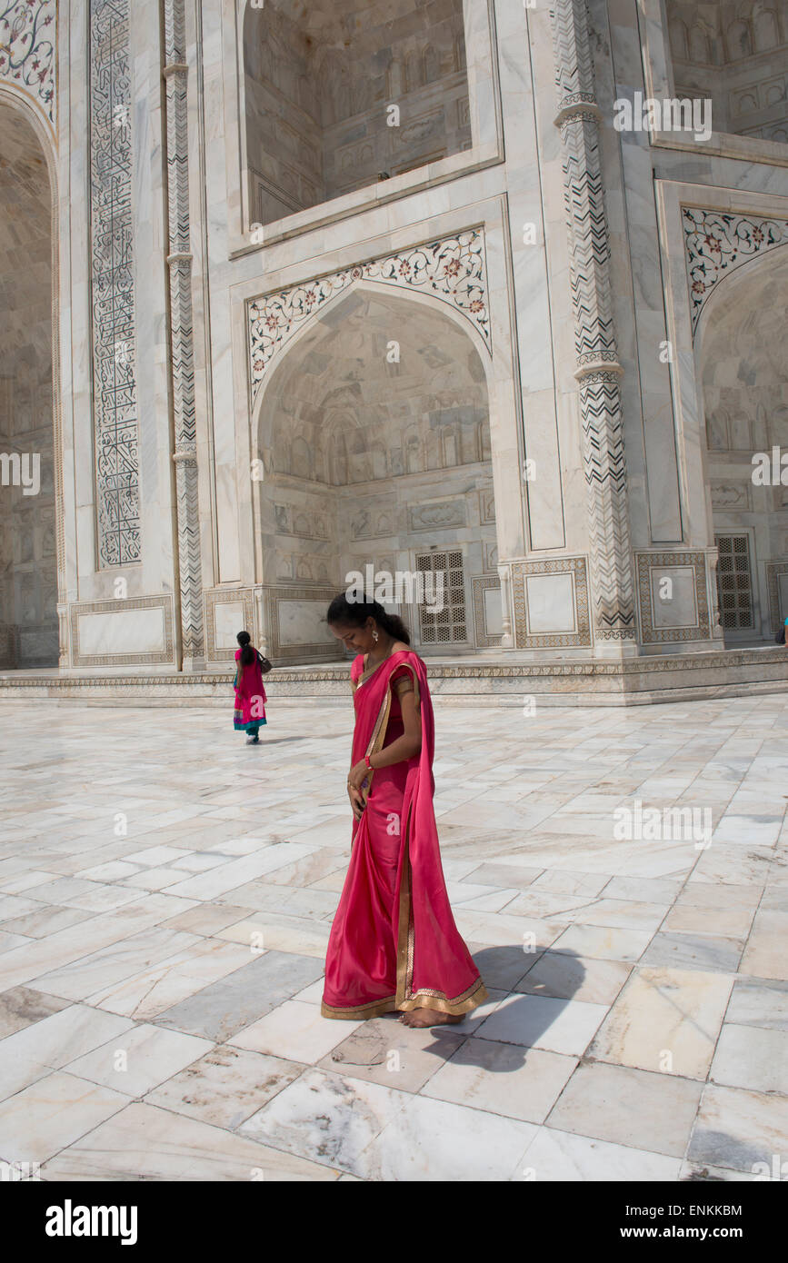 India, Agra, Taj Mahal. Famous landmark memorial to Queen Mumtaz Mahal ...