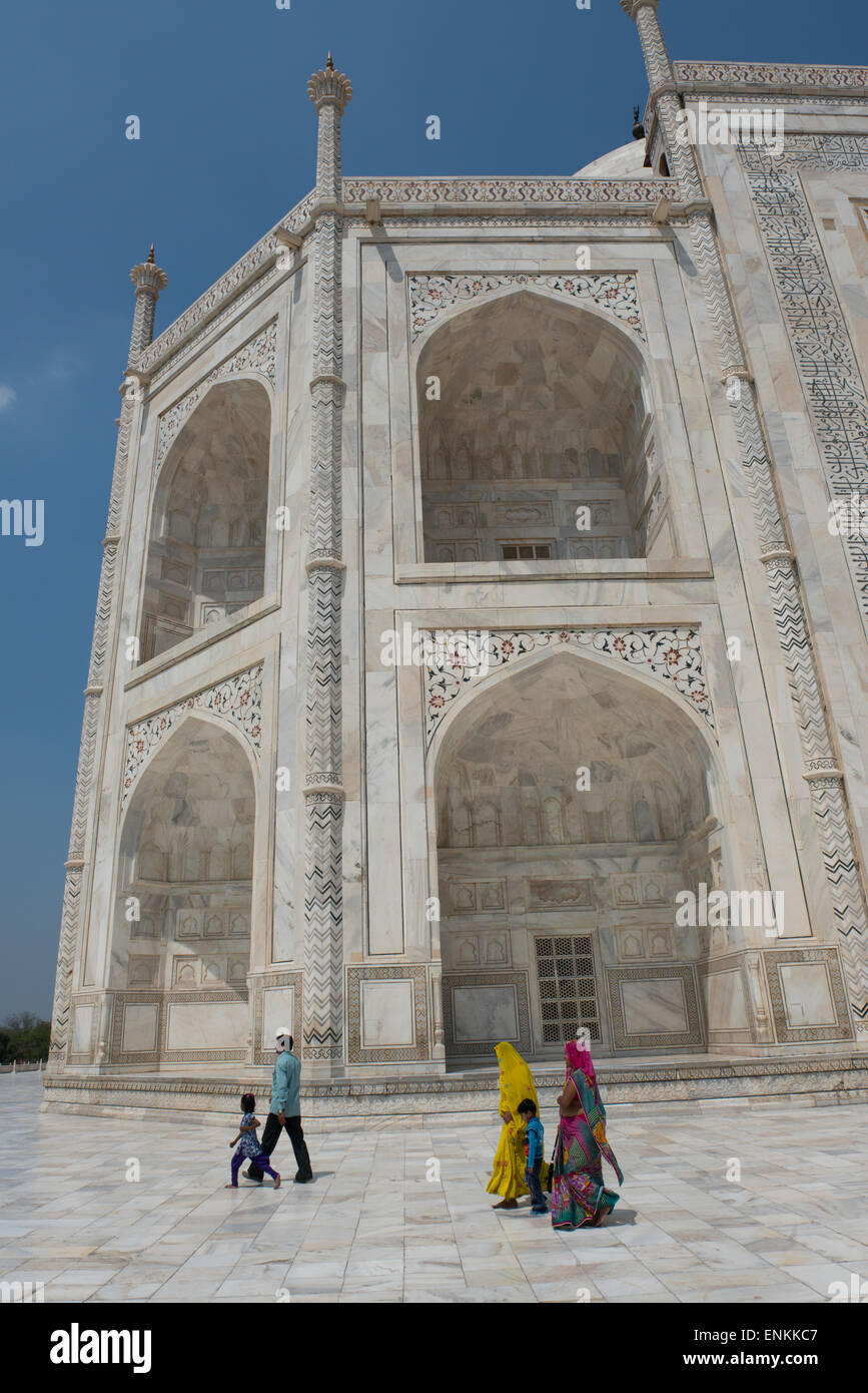 India, Agra, Taj Mahal. Famous landmark memorial to Queen Mumtaz Mahal ...