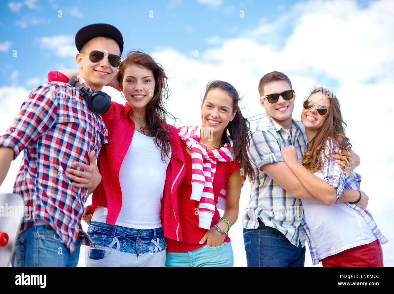 group of smiling teenagers hanging out Stock Photo - Alamy