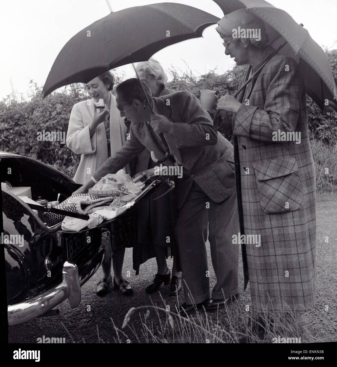 Roadside picnic 1950s hi-res stock photography and images - Alamy
