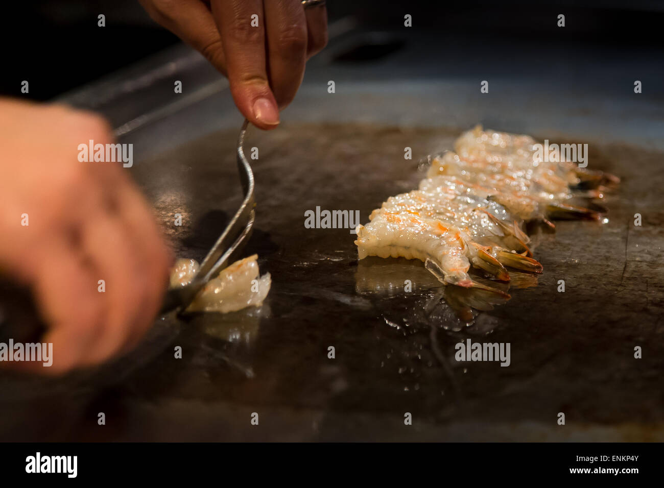 Griddling tiger prawns Stock Photo - Alamy