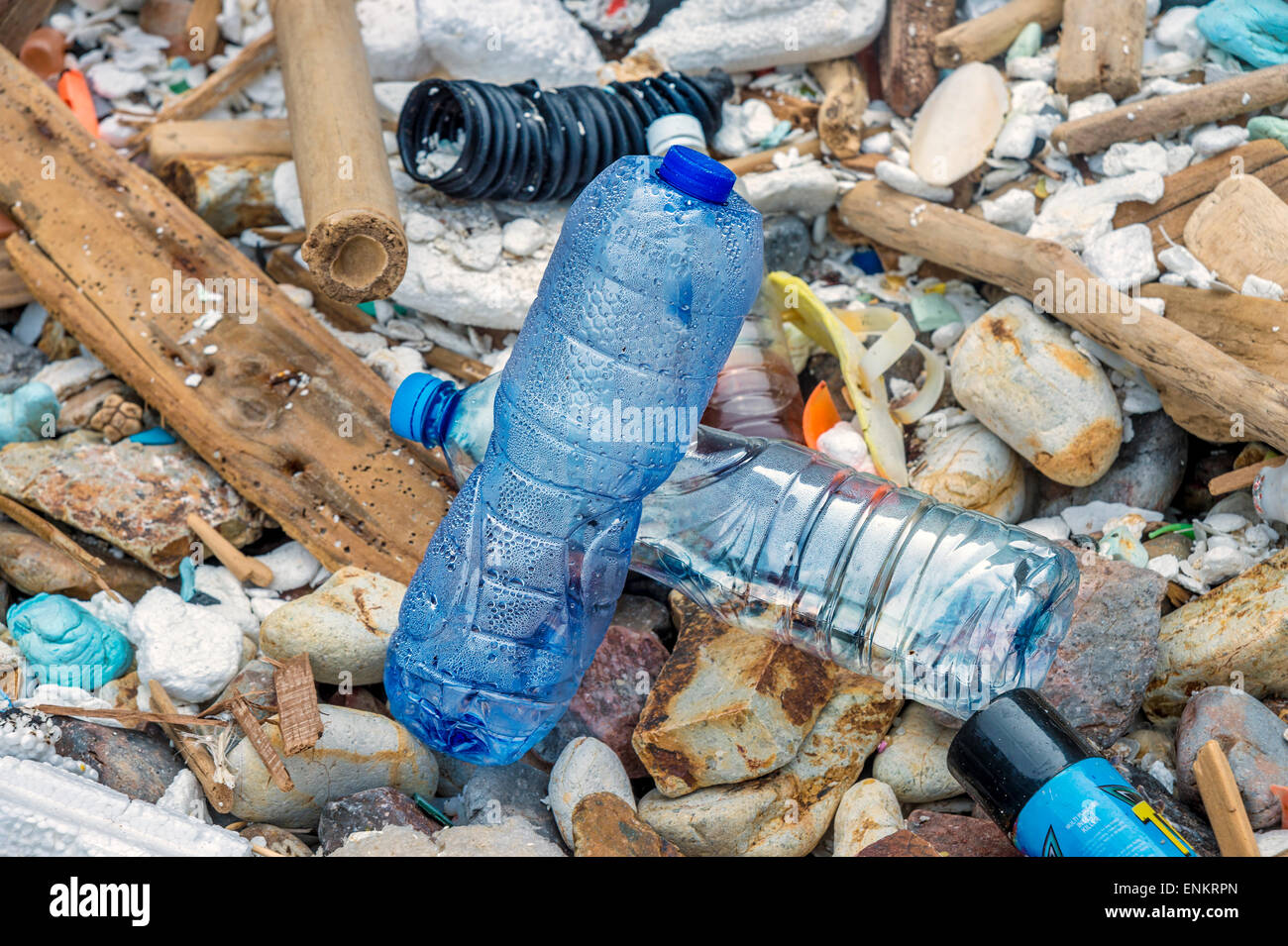 Beach rubbish hi-res stock photography and images - Alamy