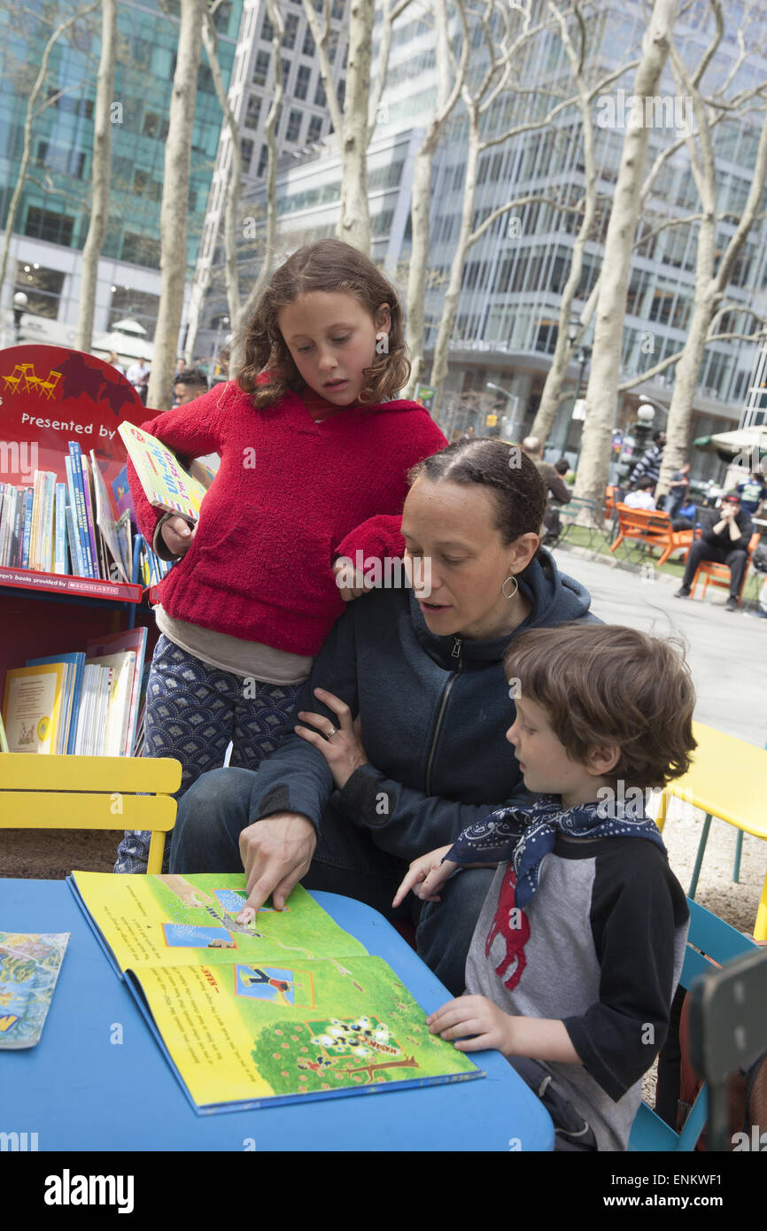 Library books children reading hi-res stock photography and images - Alamy