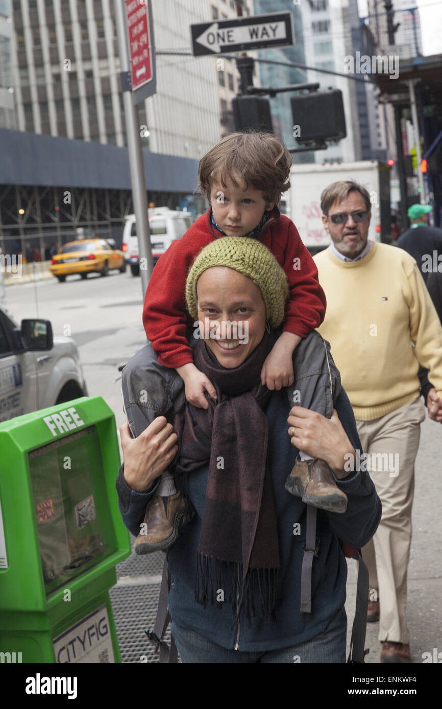 Mom and son on 6th Avenue in midtown Manhattan, NYC Stock Photo - Alamy