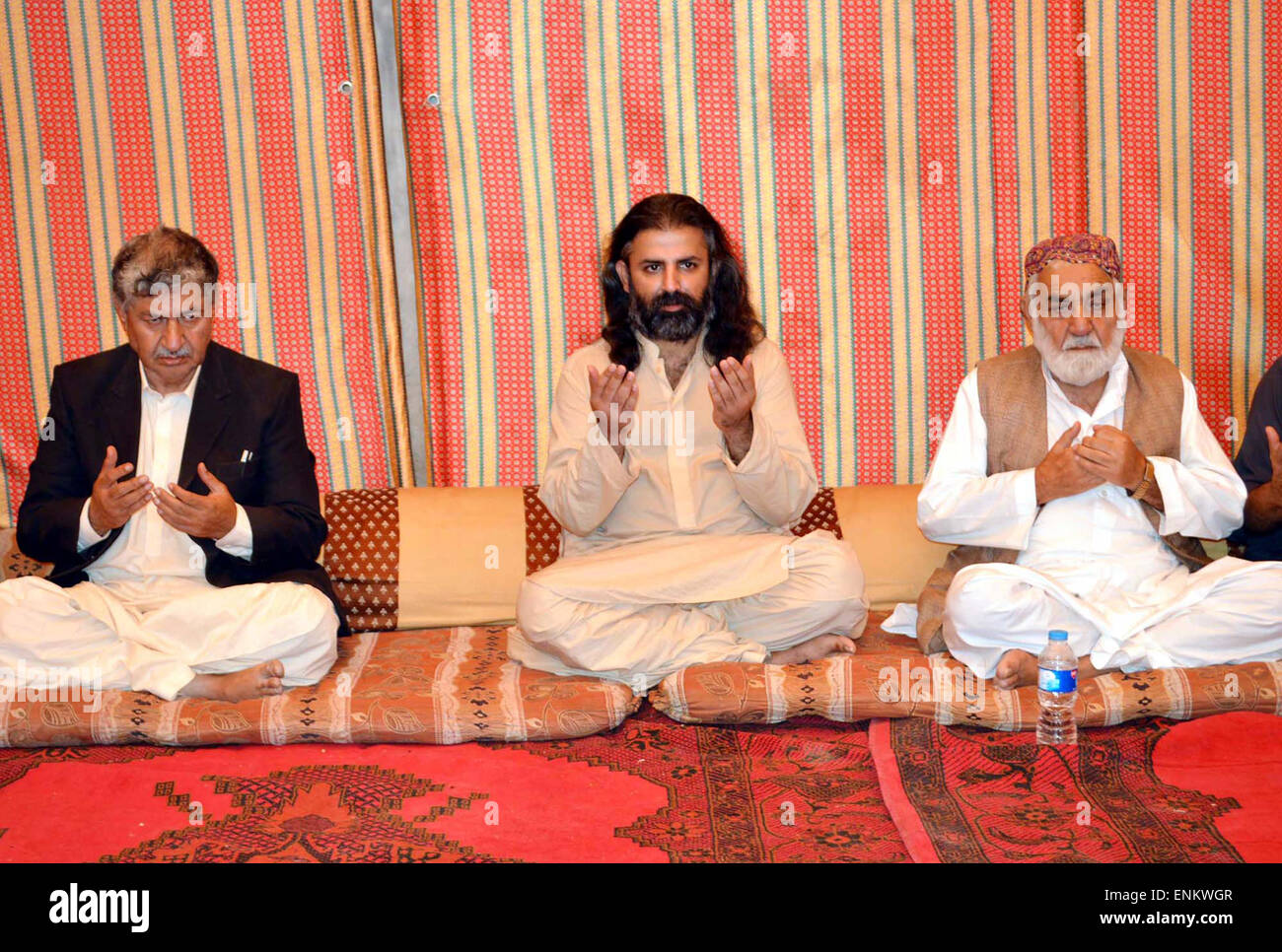 Tribal leaders along with Shahzain Bugti offer Fateha for the soul of ...