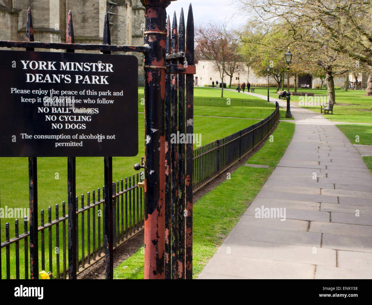 Park railings hi-res stock photography and images - Alamy