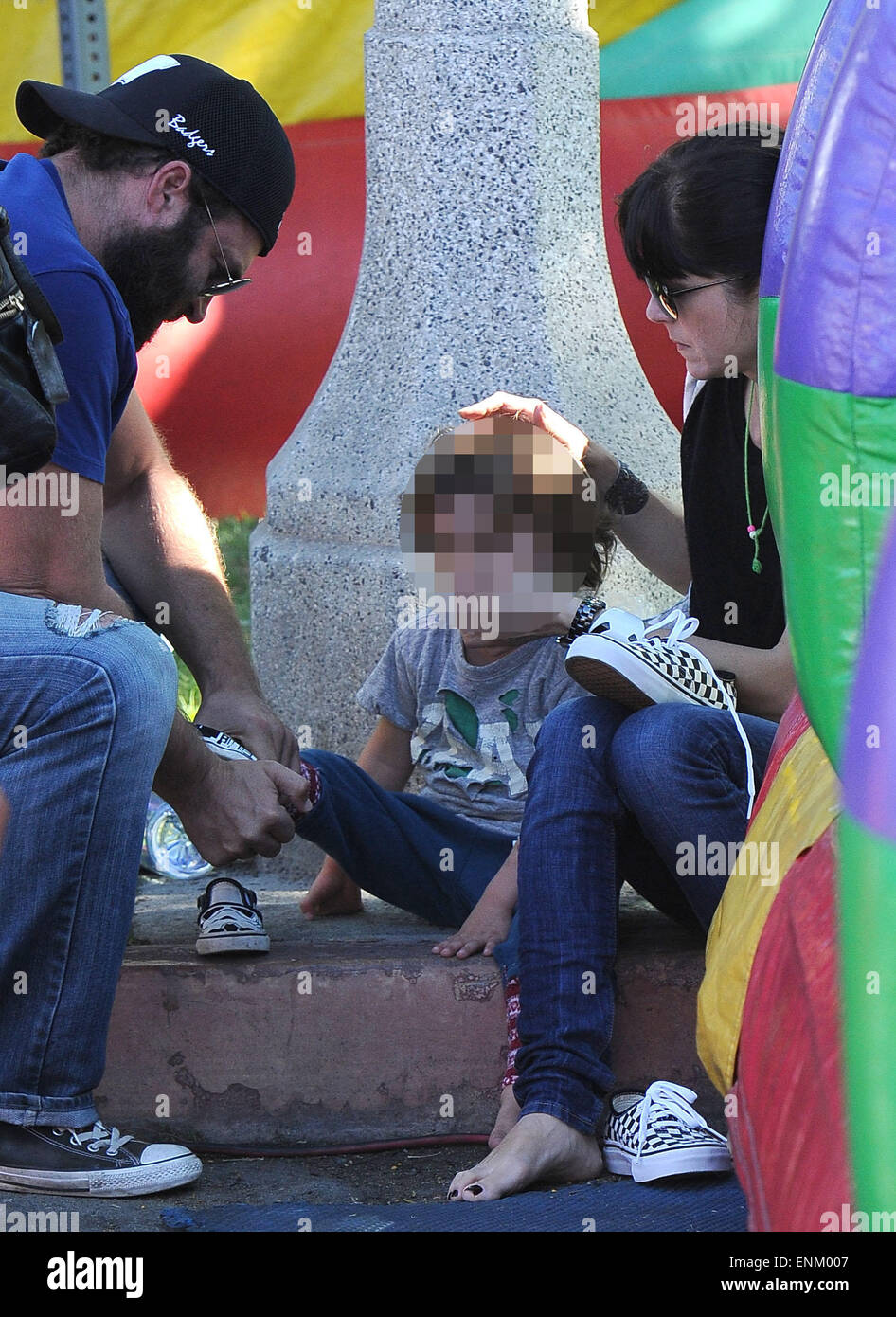 Selma blair and jason bleick take their son hi-res stock photography ...
