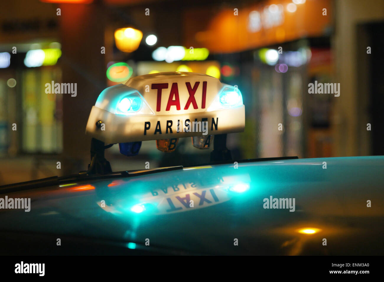 Paris taxi sign hi-res stock photography and images - Alamy