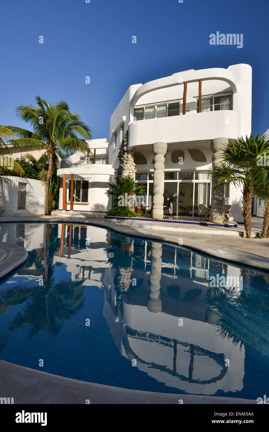 Luxury exterior swimming pool Stock Photo - Alamy